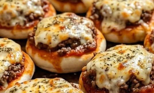 Mini Beef and Cheese Pizzas (Pizza Bites) – The Ultimate Crowd-Pleaser ...